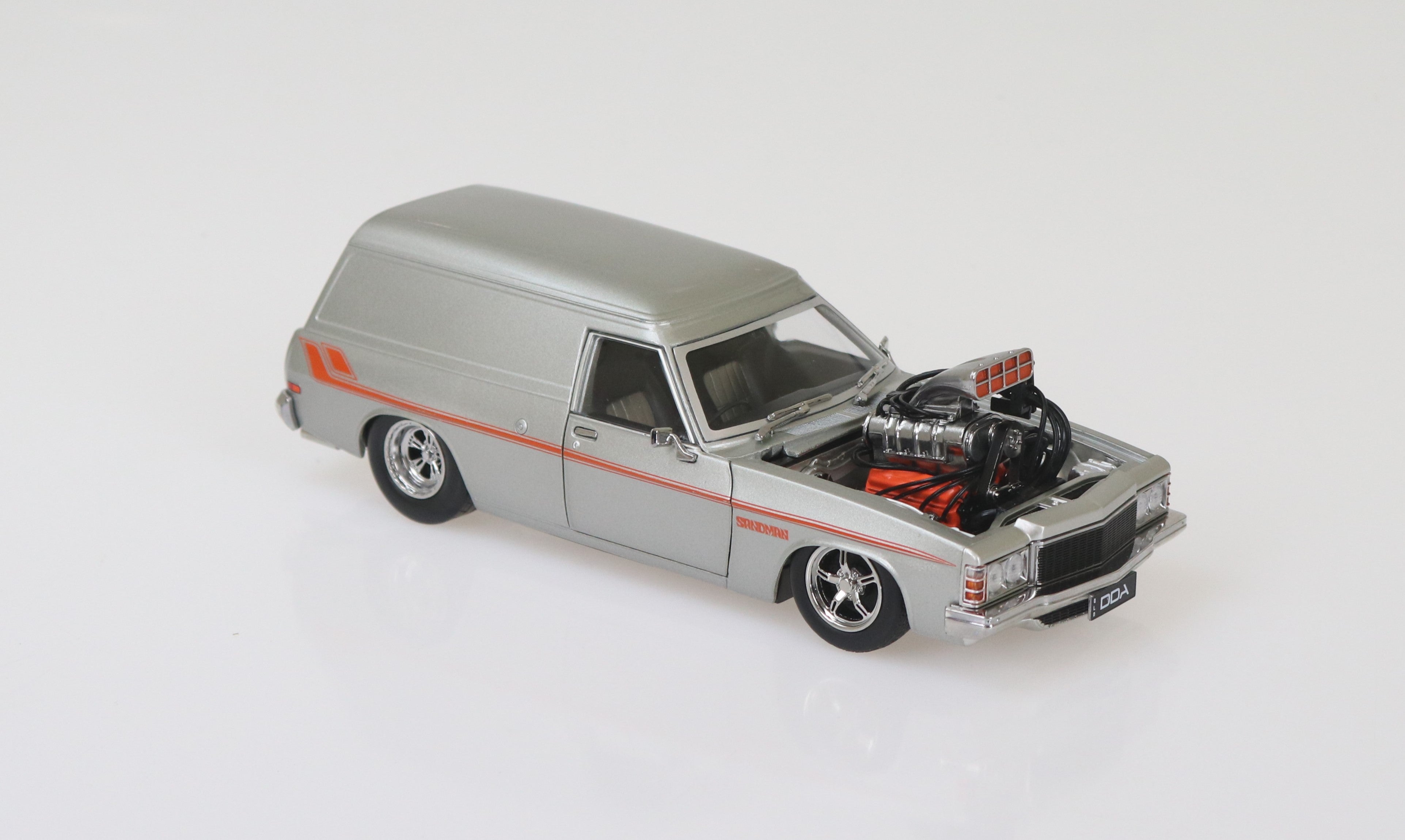 DDA522 - 1:24 Silver Holden HZ Panelvan – SupersonicCollectibles